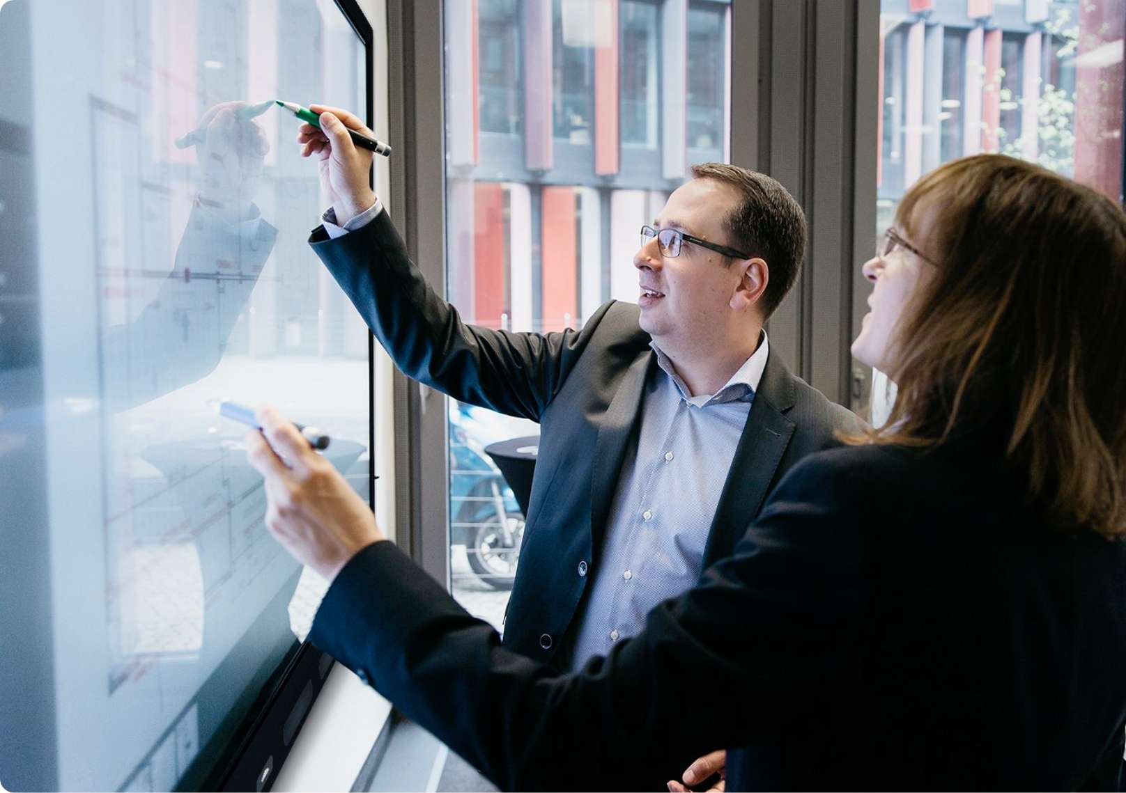 The SMART Board MX Pro for business // Boost team productivity